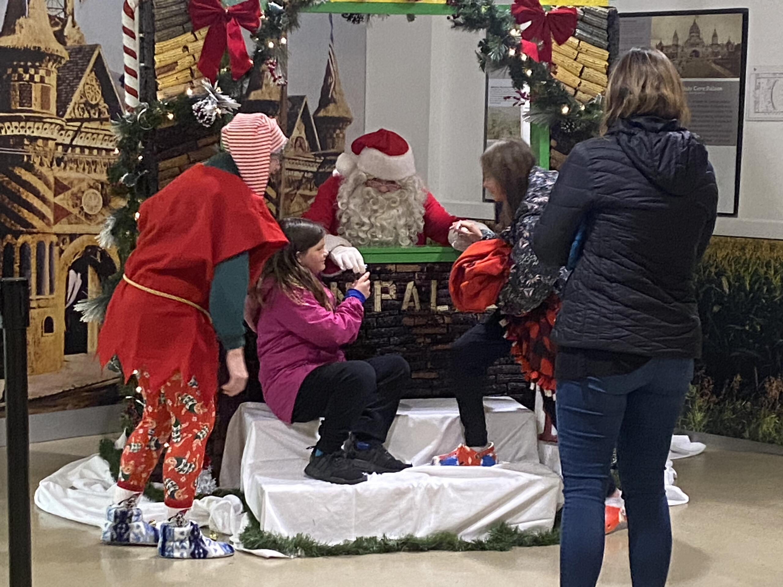 2021 Christmas At The Palace and Parade Of Lights in downtown Mitchell ...