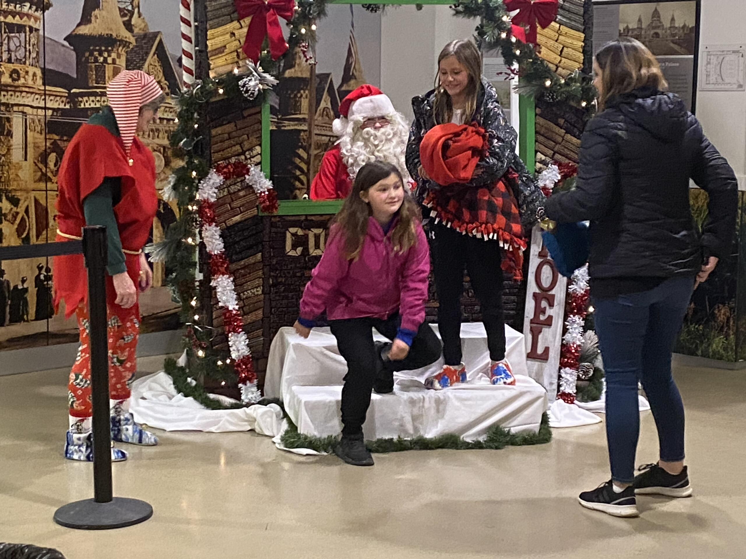 2021 Christmas At The Palace and Parade Of Lights in downtown Mitchell ...